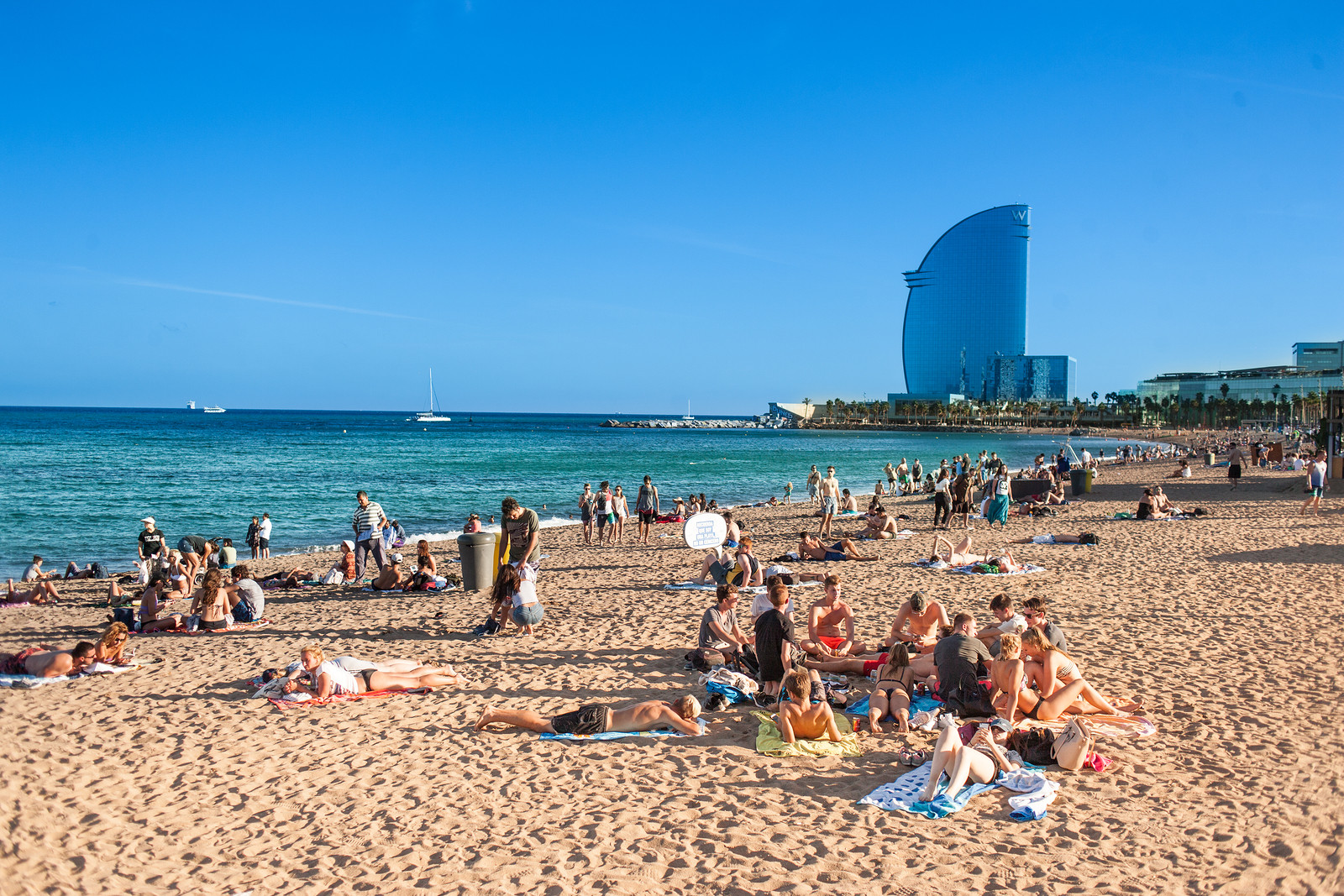 Platja De La Barceloneta In Barcelona Fritzguide Platja De La Barceloneta In Barcelona Fritzguide