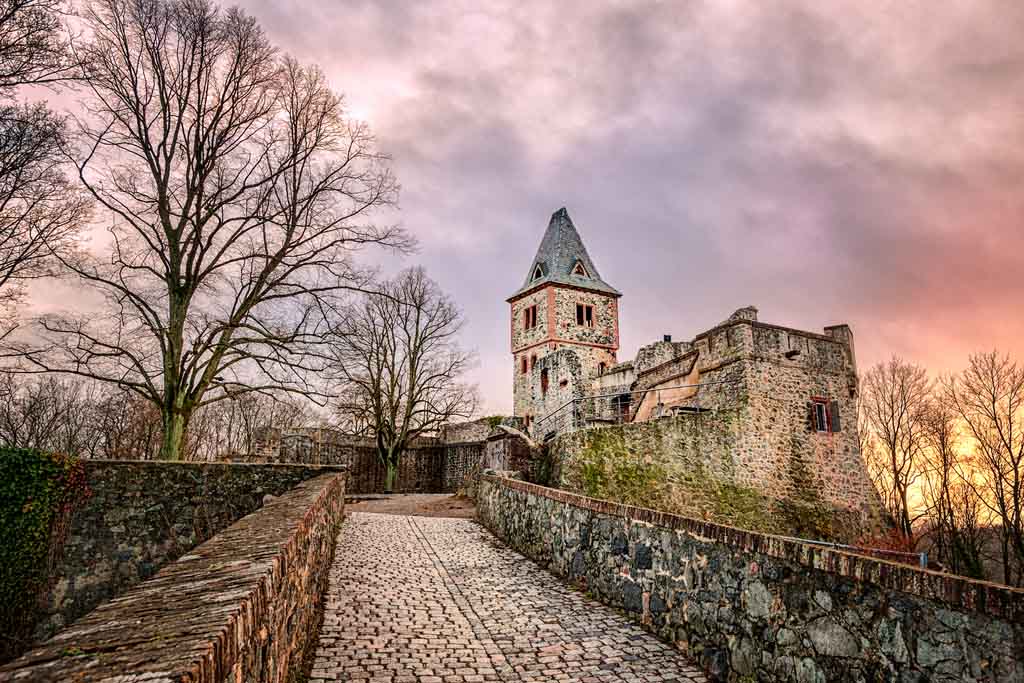 The 13 Most Haunted Castles in Europe - Fritzguide