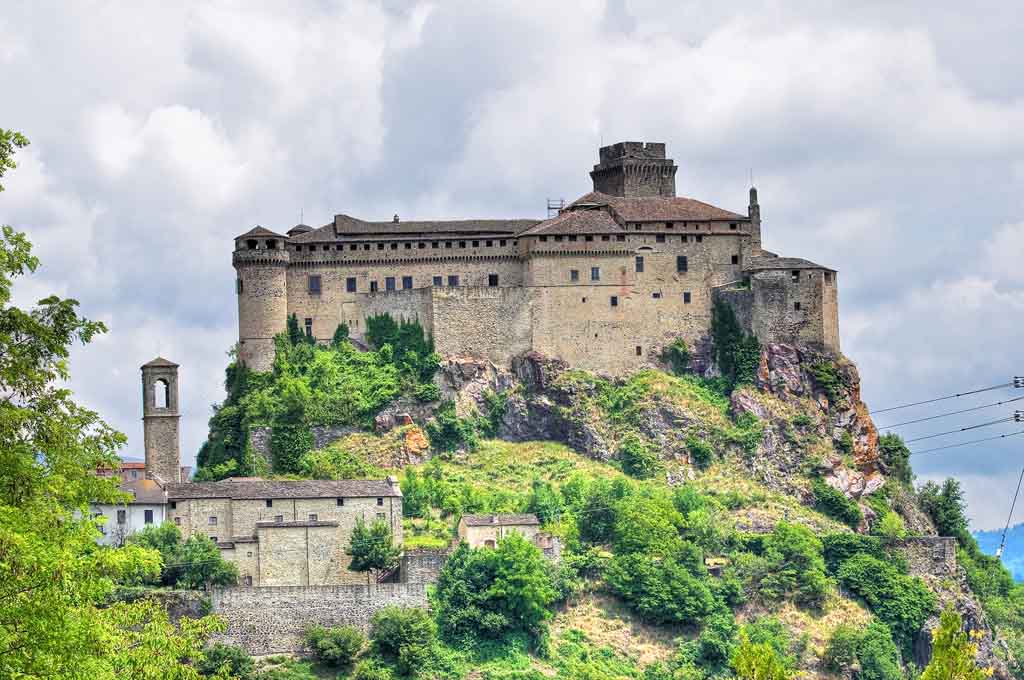 The 13 Most Haunted Castles in Europe - Fritzguide