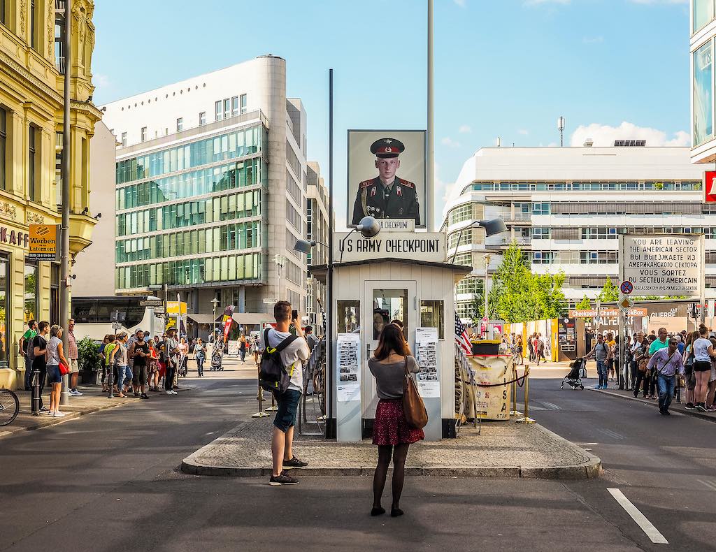 Checkpoint Charlie in Berlin – Geschichte und Infos - Fritzguide